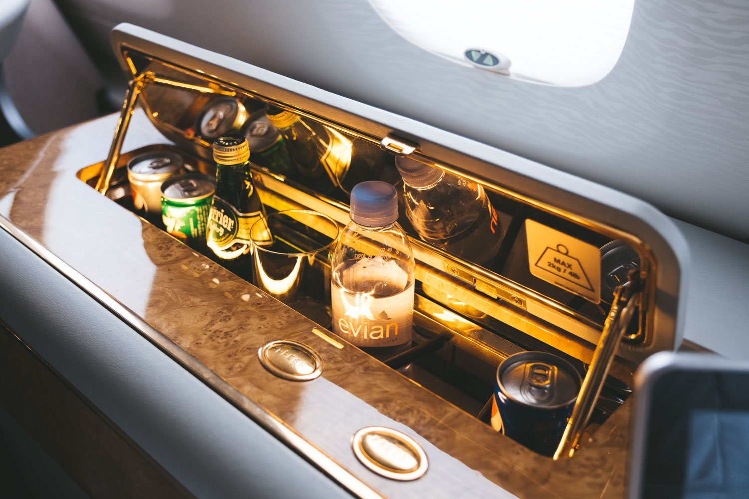 🌐 ️ Emirates' A380 Onboard Showers 🚿 and Bars🍸: A Billion-Dollar ...