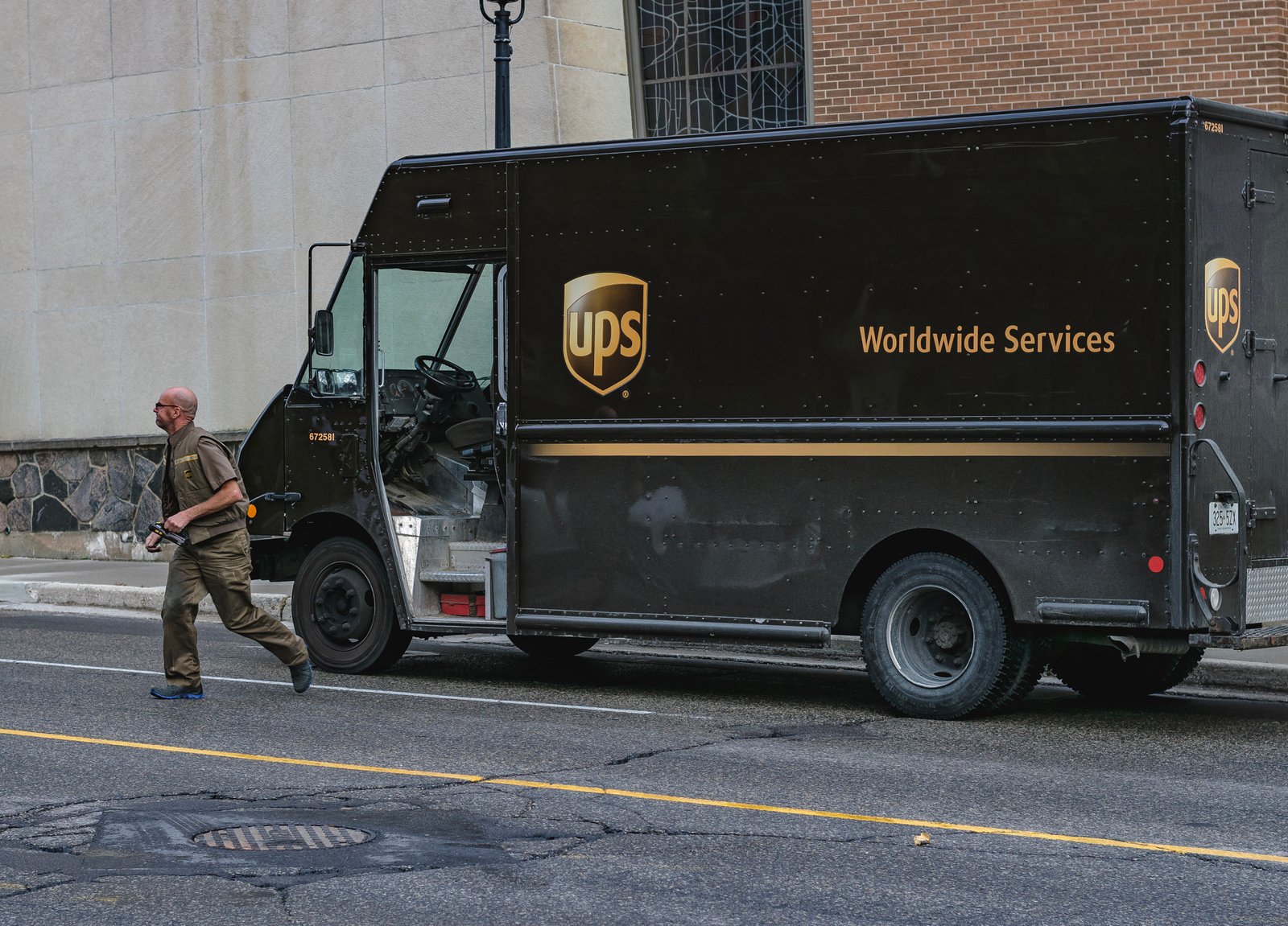 UPS 12,000 Layoffs and Logistics in the Face of Market Challenges